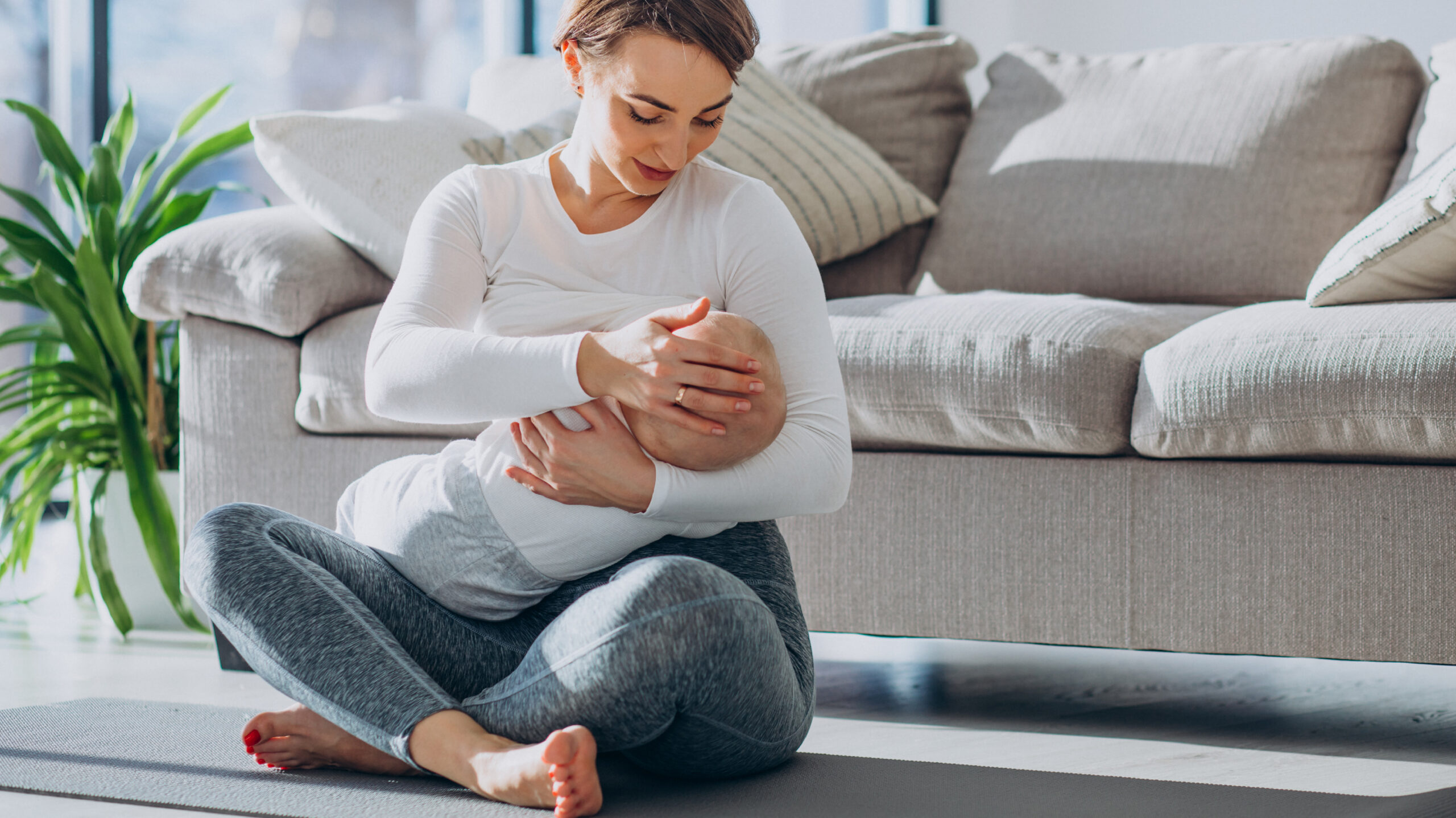 Breastfeeding After Birth: Benefits, Vitamins, and Weaning Process ...